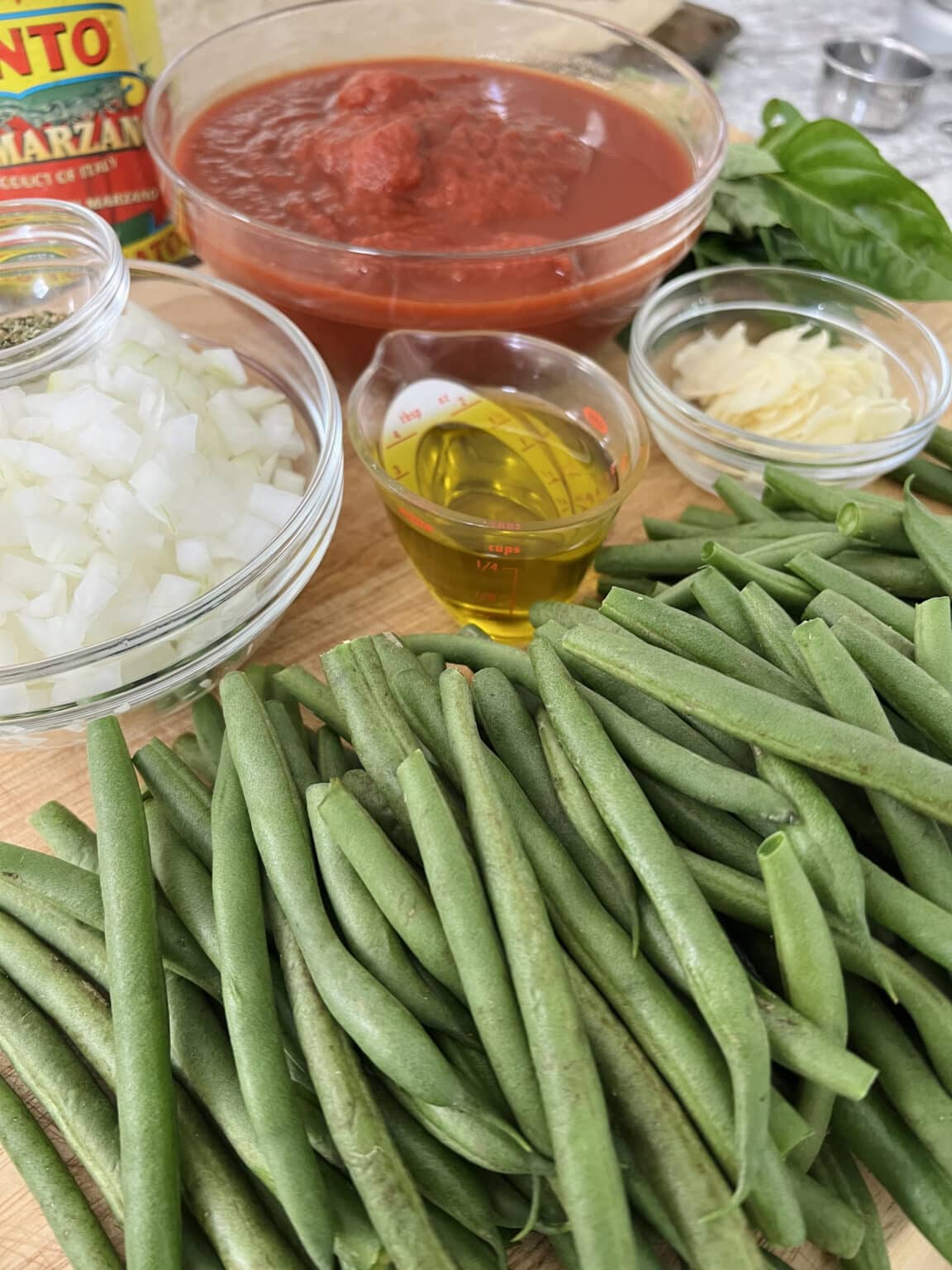 One Pot Italian Green Beans in Tomato Sauce - Mangia with Michele