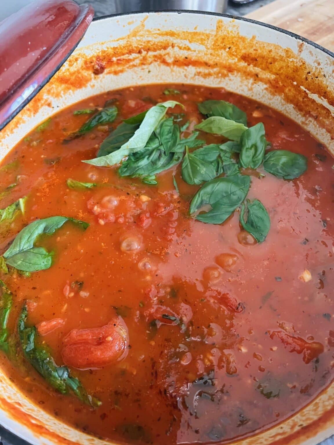 Authentic Sugo Recipe without Meat (Italian Tomato Basil Sauce)