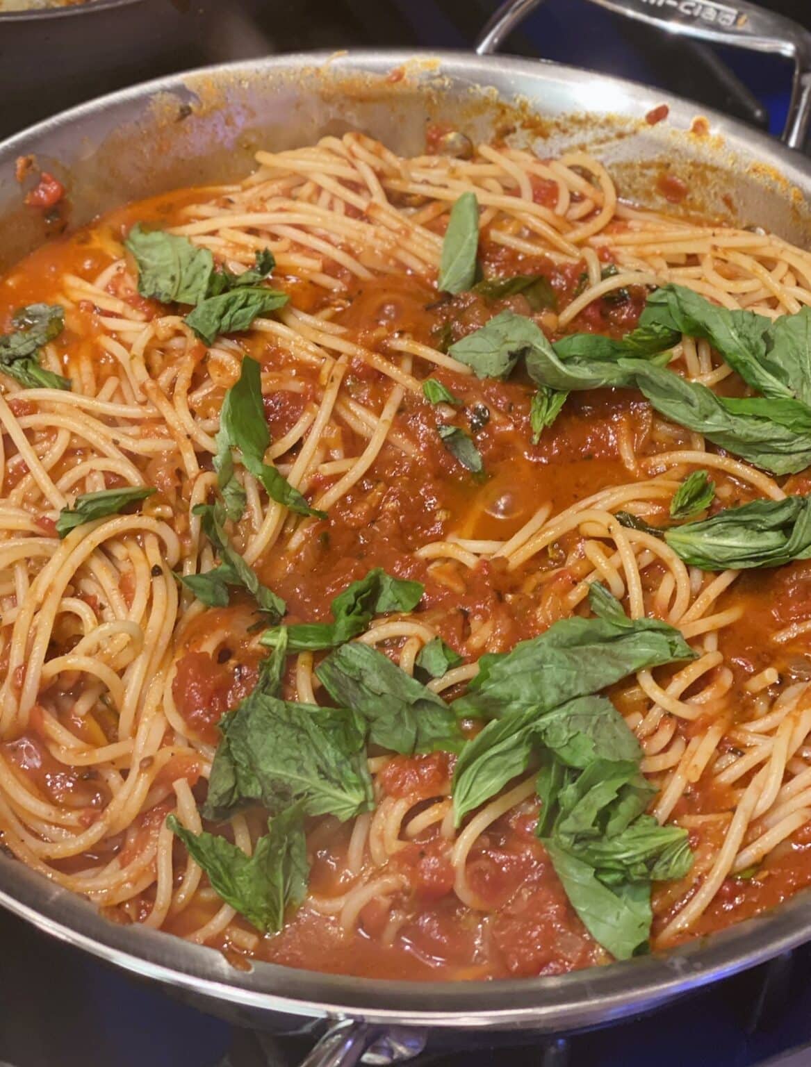 Authentic Sugo Recipe without Meat (Italian Tomato Basil Sauce)