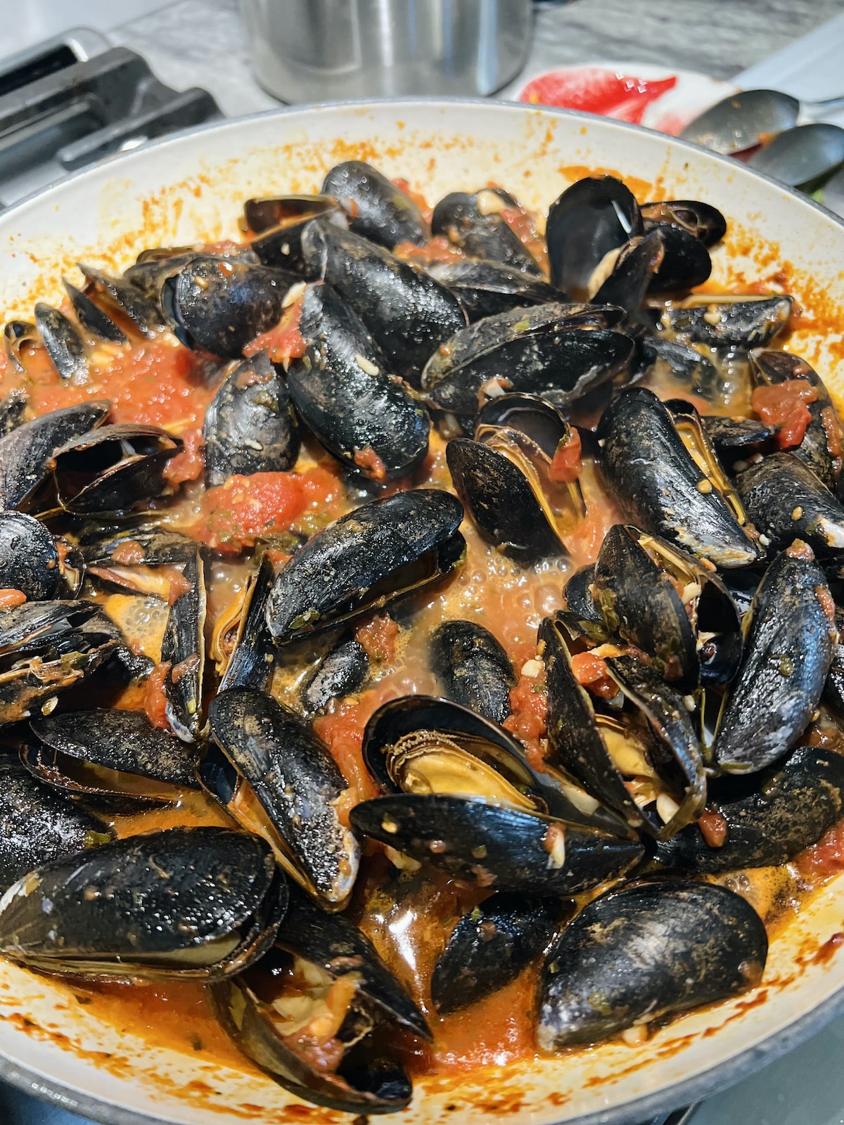 Mussels Marinara in Red Sauce (Zuppa di Mussels) - Italian Seafood