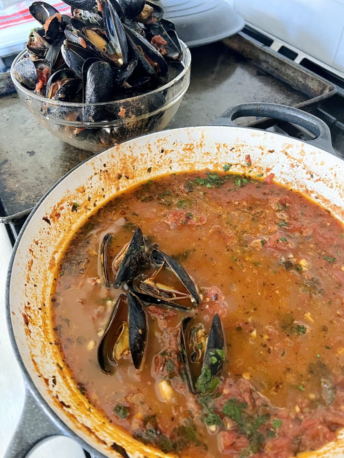 Mussels Marinara in Red Sauce (Zuppa di Mussels) - Italian Seafood