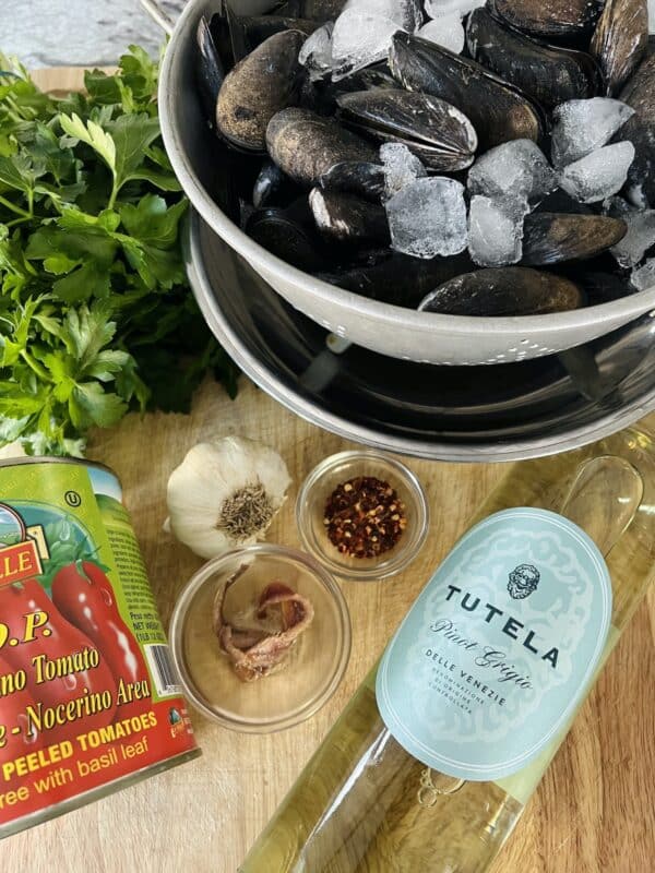 Mussels Marinara in Red Sauce (Zuppa di Mussels) - Italian Seafood