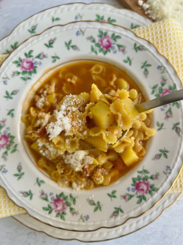 Pasta e Patate (One Pot) ~ Italian Pasta with Potatoes - Mangia with ...