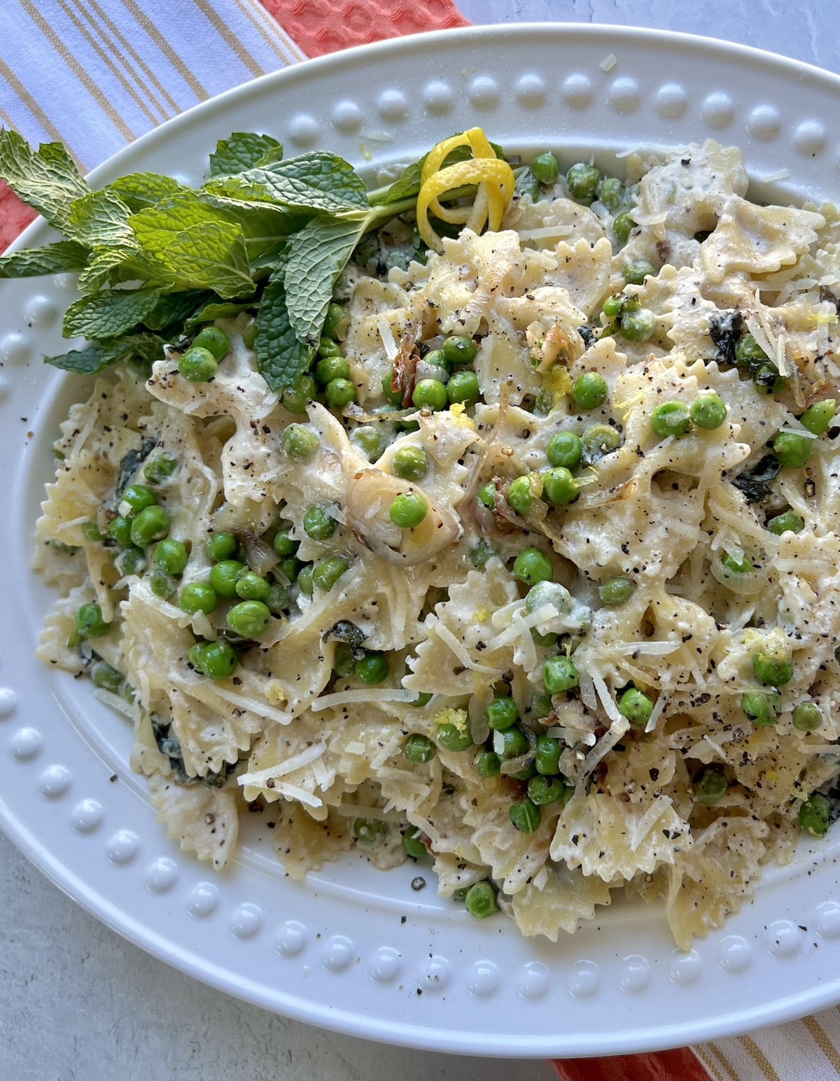 Pasta with Peas and Ricotta with Lemon (Easy & Delicious)