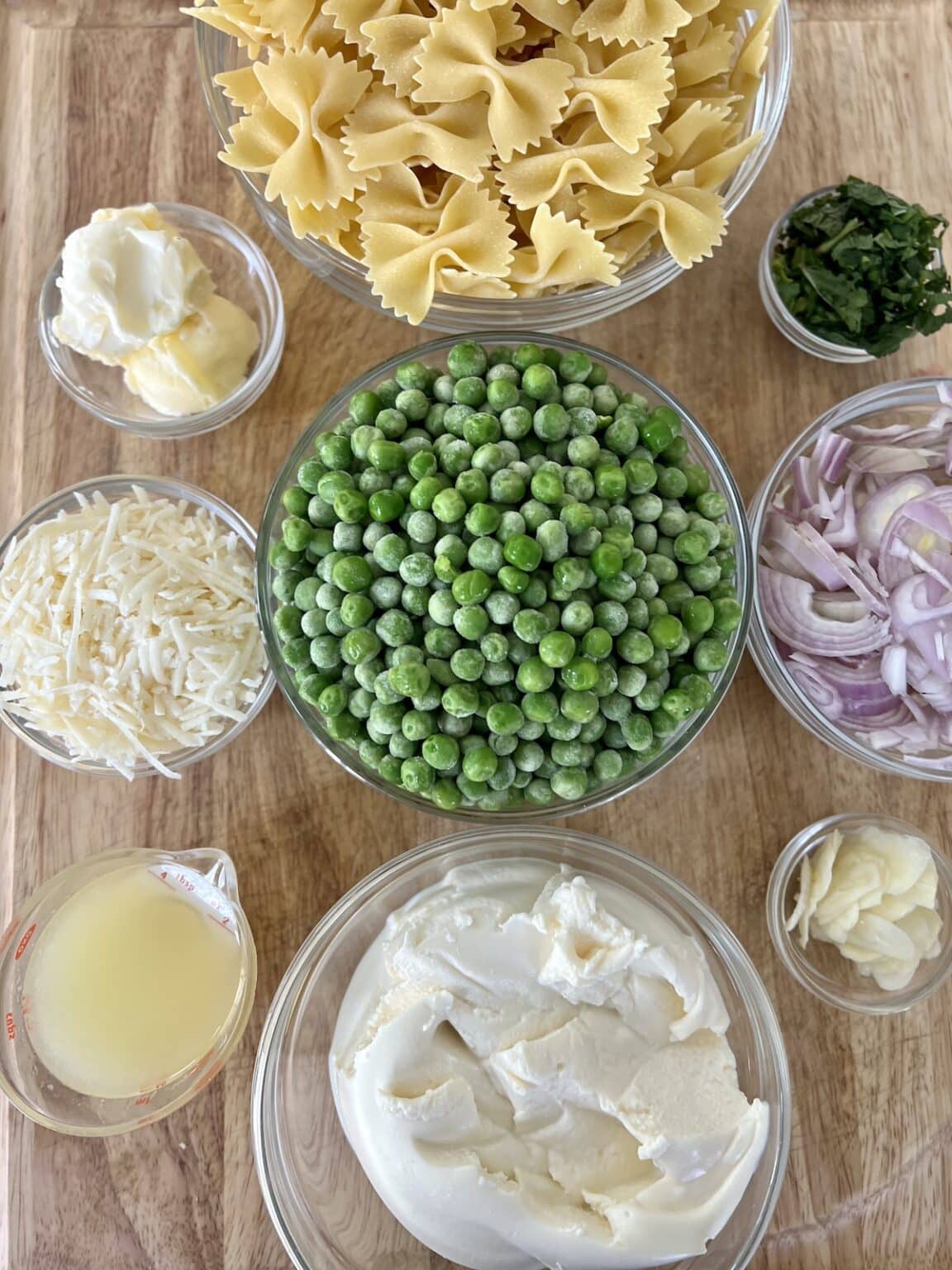 Pasta with Peas and Ricotta with Lemon (Easy & Delicious)