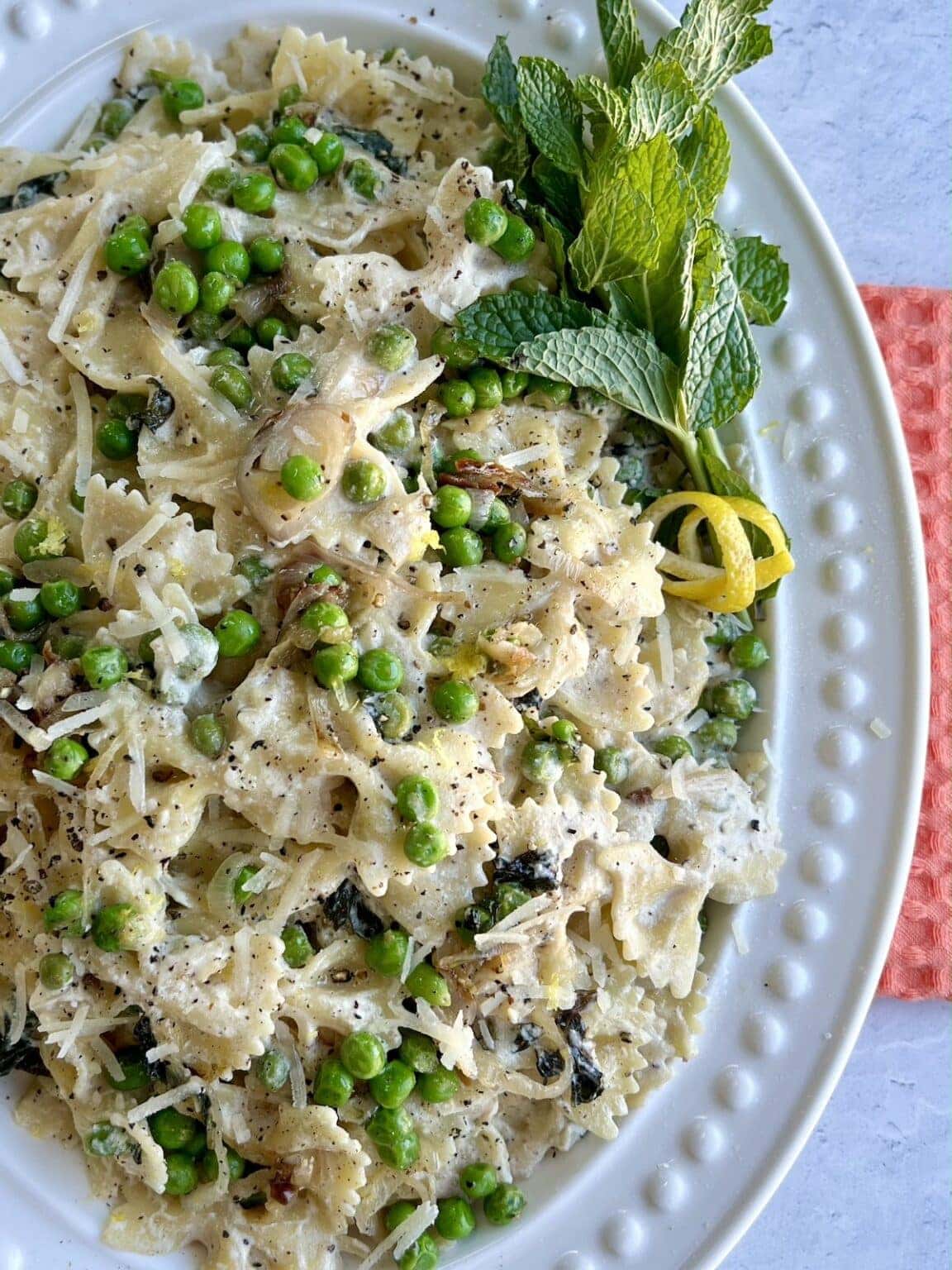 Pasta with Peas and Ricotta with Lemon (Easy & Delicious)