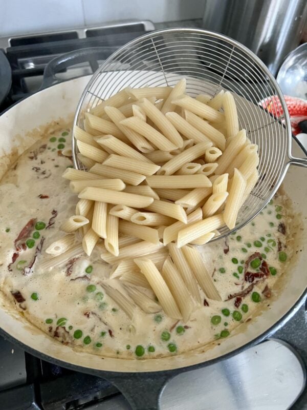 Pasta Piselli Prosciutto (Creamy Penne with Prosciutto and Peas)
