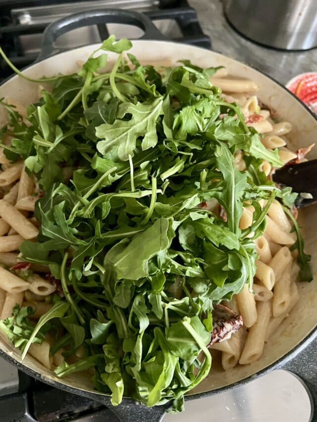 Pasta Piselli Prosciutto (Creamy Penne with Prosciutto and Peas)